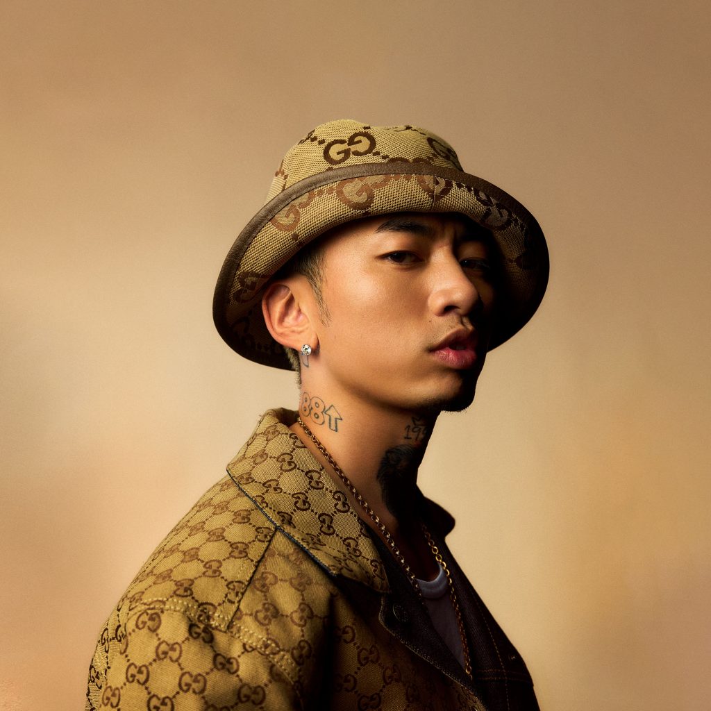 【派歌新發行】馬思唯 & 艾志恆Asen《狗咬狗》，飛奔而馳在一條沒有終點的跑道，用音樂開啟新的賽道。 - 街聲「Packer 派歌」數位發行服務